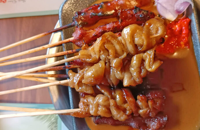 Tasting Sate Khas Senayan in Canggu – Triauma Travel